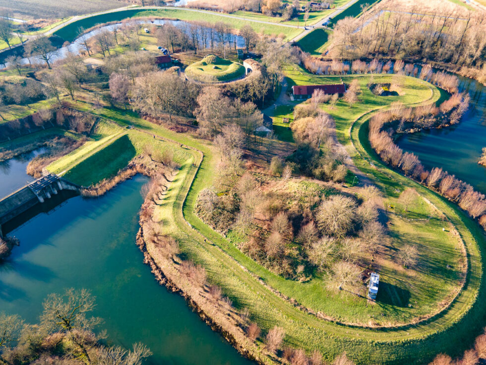 Bij een fort vliegen met je drone - De mooiste drone plekken